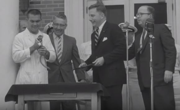 Miss_Baker_with_Medal – The Unwritten Record