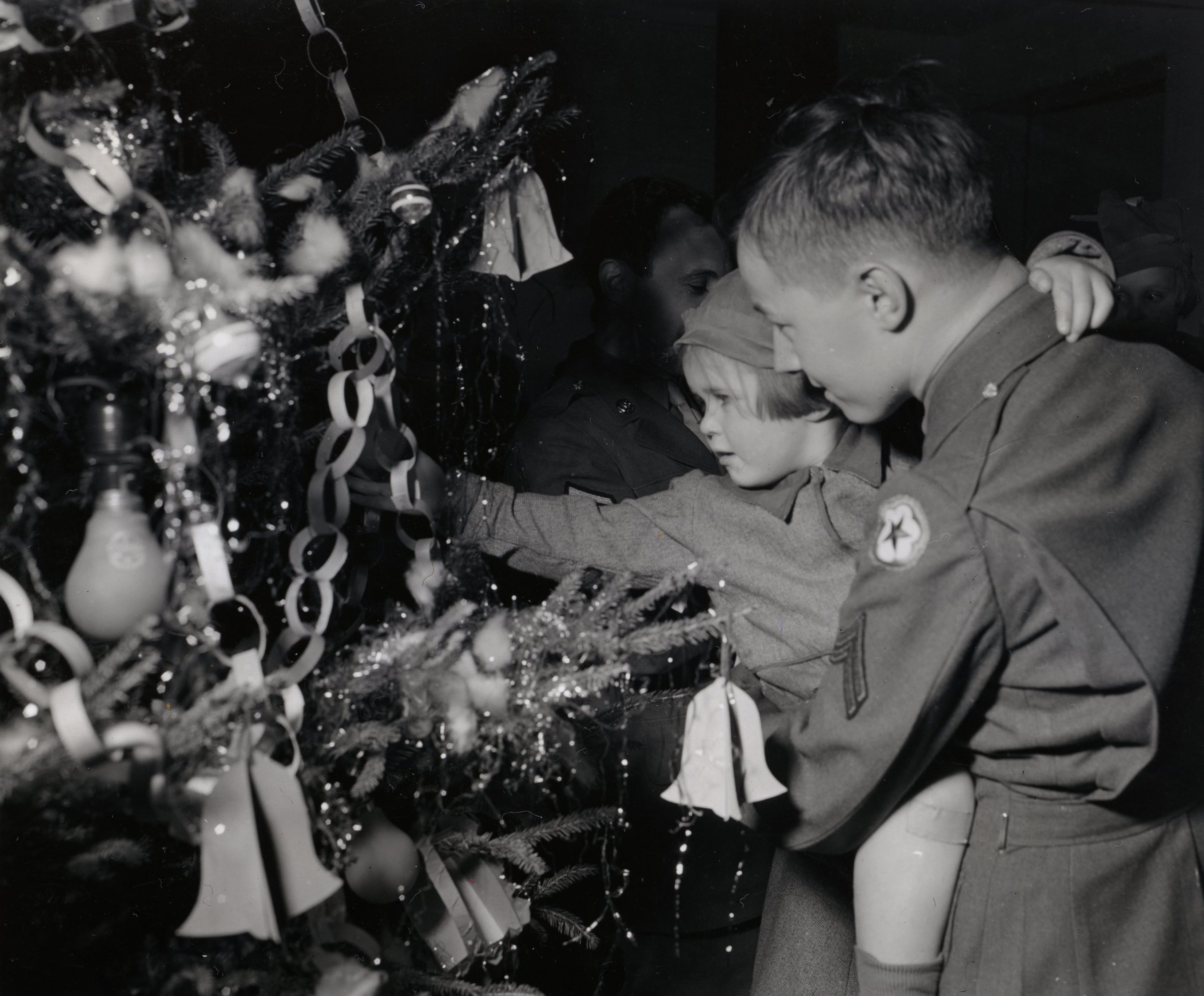 Spotlight: Christmas During WWII – The Unwritten Record