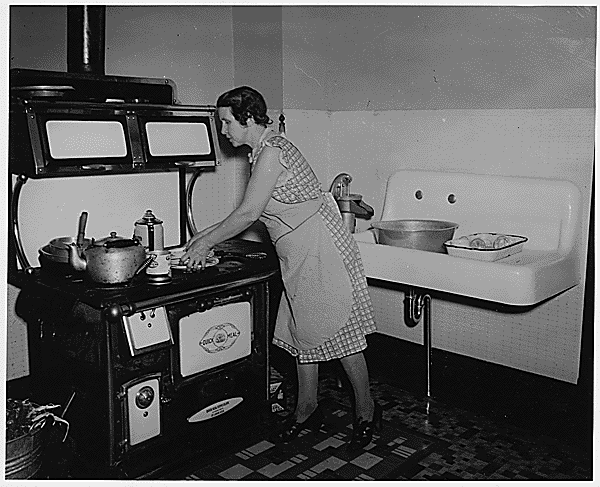 Spotlight: Saving Time with “A Step Saving Kitchen” – The Unwritten Record